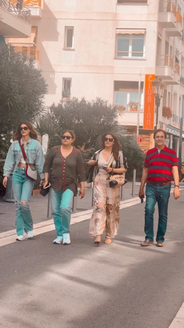 Kriti Sanon celebrates Filmfare win with family and friends in France ...