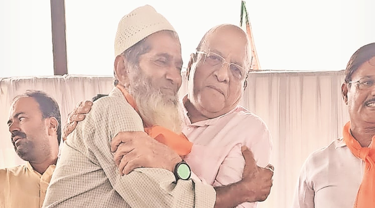 300 Muslims, including Congress workers, join BJP in Bharuch | Surat ...