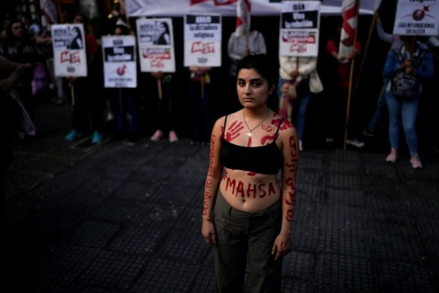In Pictures: Anti-veil protests go beyond Iran | World News News - The ...