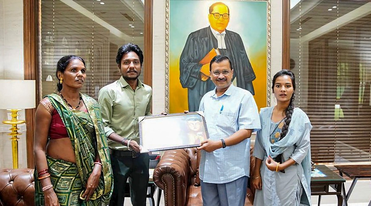 Jab they met: Ahmedabad sanitation worker and Delhi CM Arvind Kejriwal ...