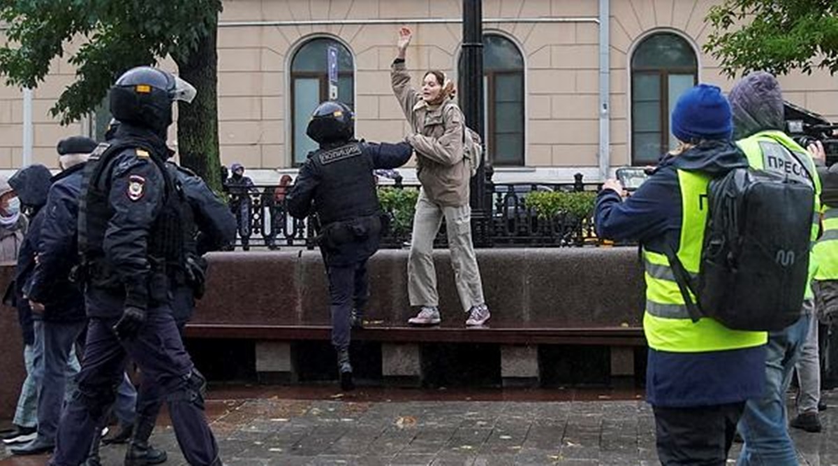 Russian police block mobilisation protests, arrest hundreds | World ...
