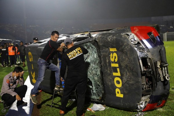 Stampede, riot at Indonesia soccer match kill 129, police say | World ...