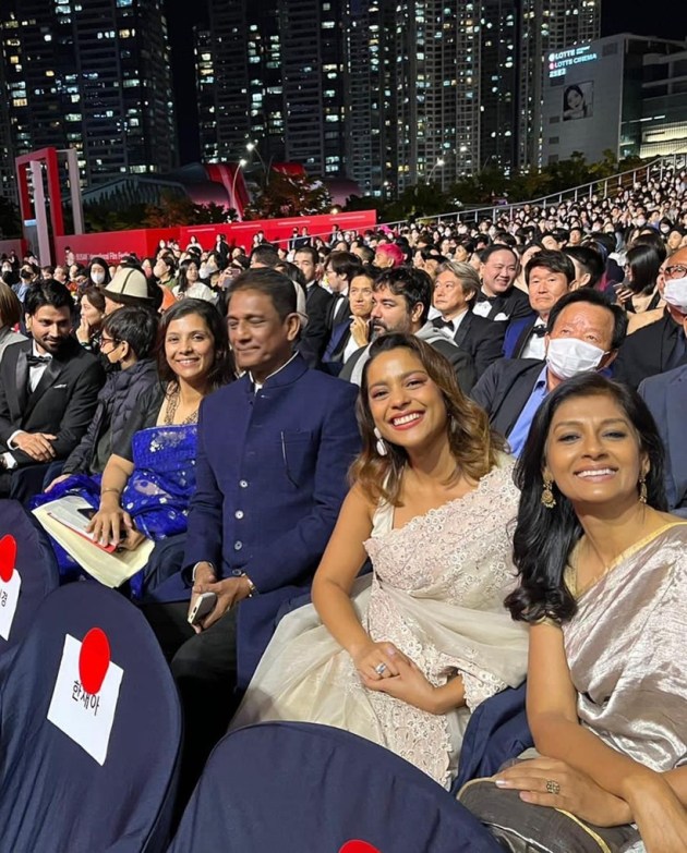 Kapil Sharma, wife Ginni Chatrath joins Zwigato team at Busan ...