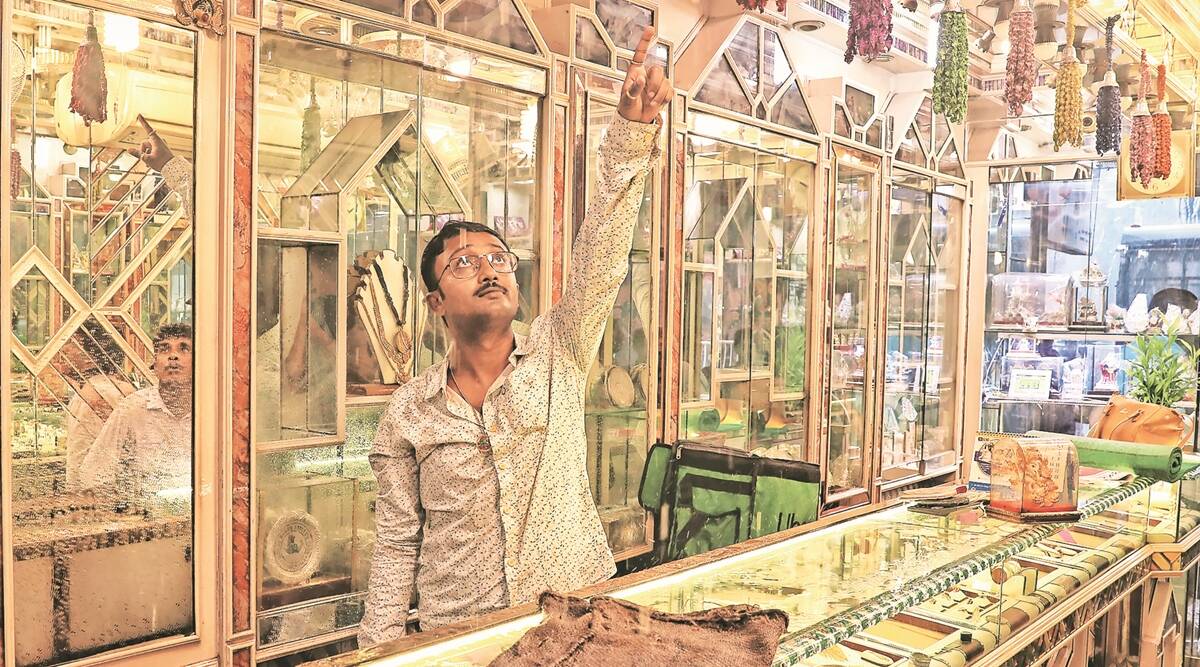 Kolkata: Buildings show crack, life off track as Metro bores through ...