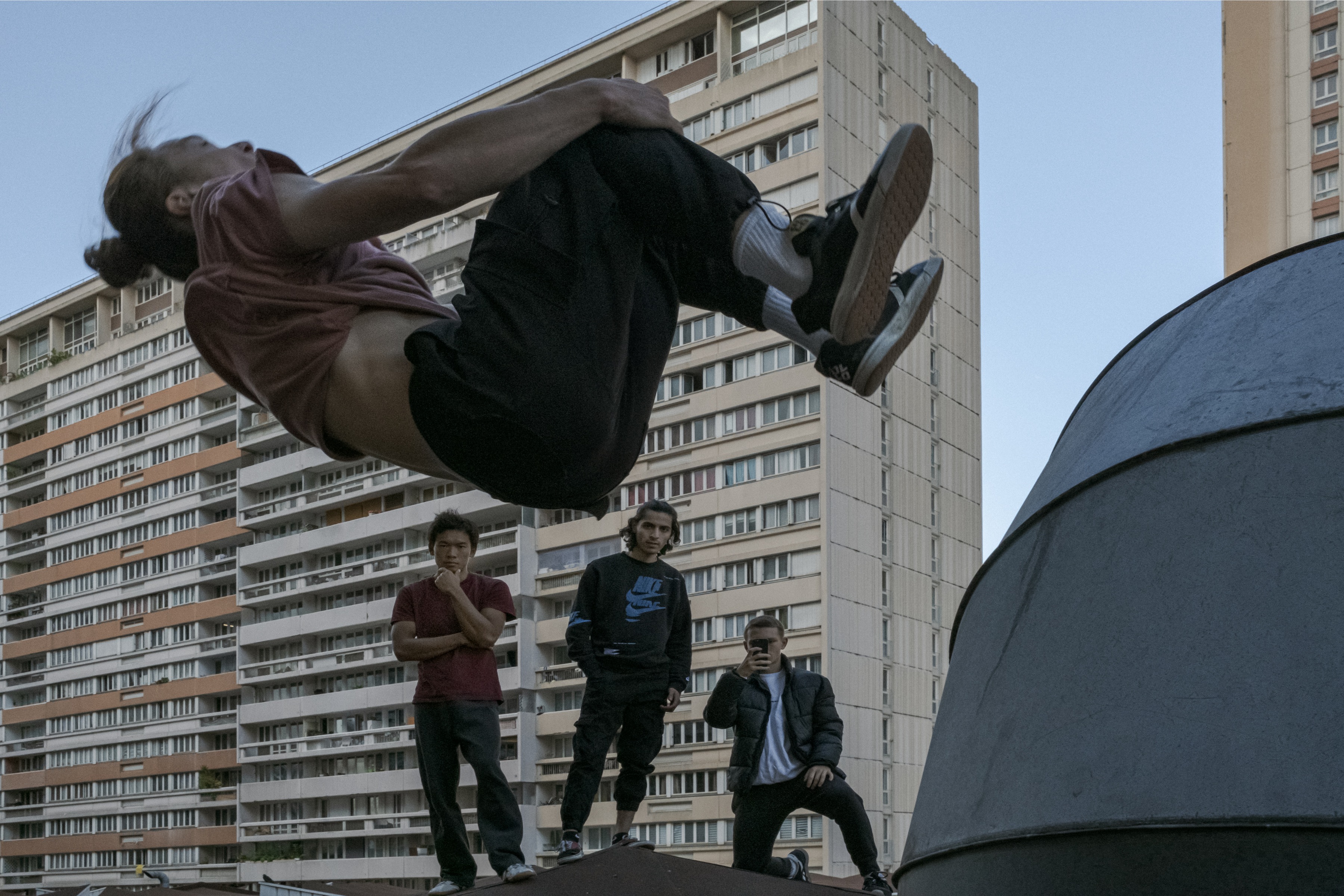 With leaps and bounds, Parkour athletes turn off the lights in Paris ...