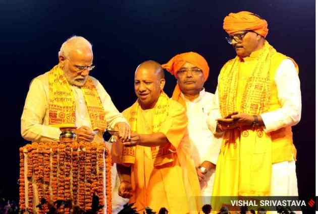 PM Narendra Modi celebrates Deepotsav in Ayodhya on eve of Diwali ...