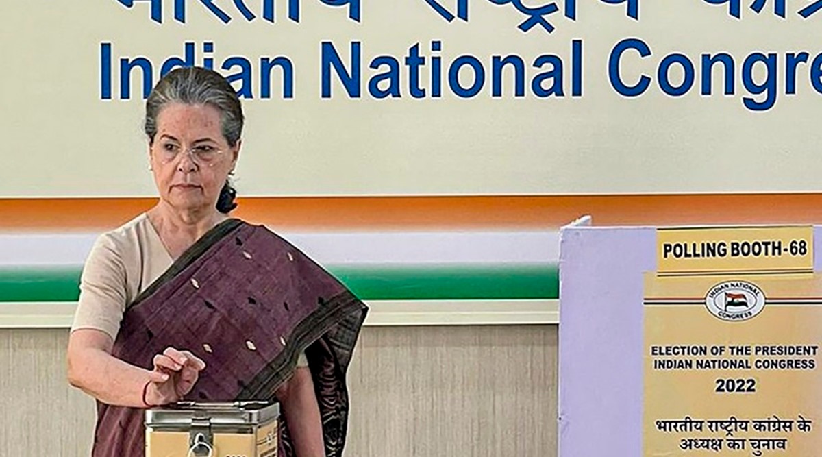 Kharge vs Tharoor: Congress votes to elect next president | India News ...