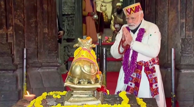 PM Narendra Modi wears the traditional ‘chola dora’ as he offers ...