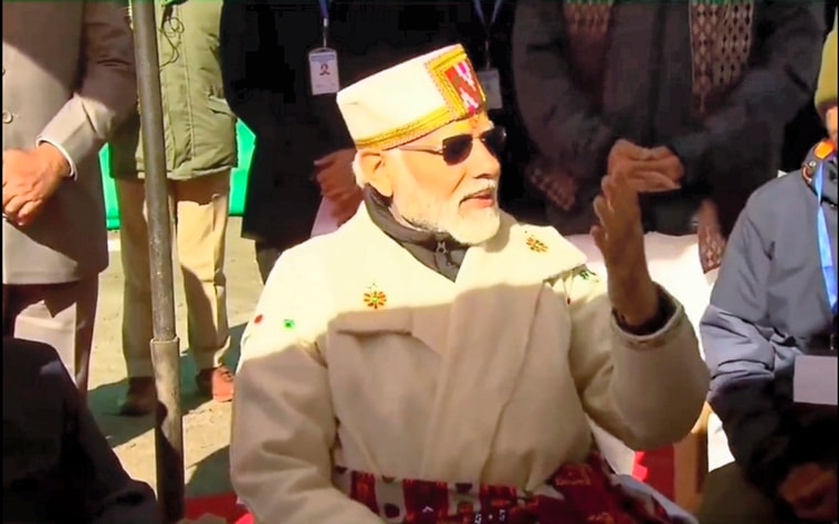 PM Narendra Modi wears the traditional ‘chola dora’ as he offers ...