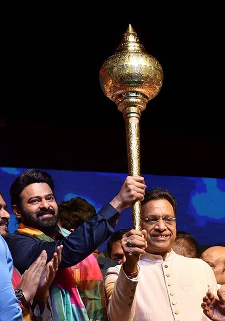 Adipurush star Prabhas performs Ravan Dahan at Delhi’s Ramlila, fans ...