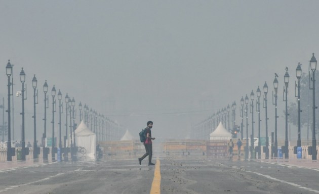 Delhi smog: As AQI hits ‘severe’, haze descends over National Capital ...