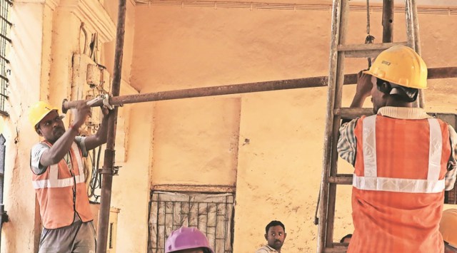 Kolkata: Buildings show crack, life off track as Metro bores through ...