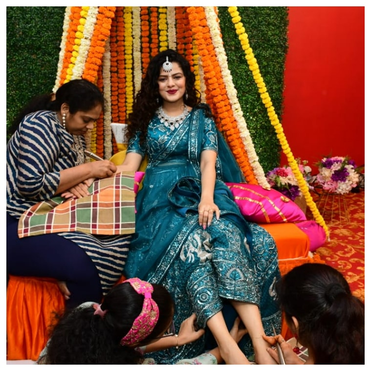 Inside Palak Muchhal’s mehendi ceremony, see photos | Music News - The ...