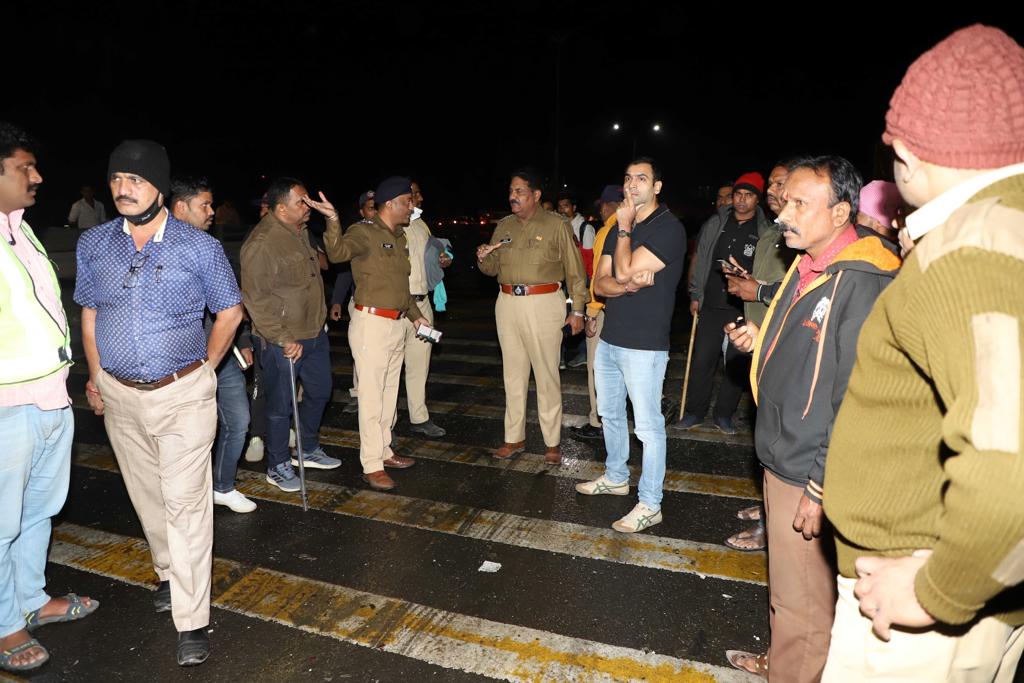 Truck hits over 40 vehicles near Pune’s Navale Bridge area, several ...