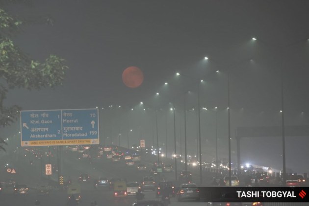 ‘Blood Moon’: Total lunar eclipse enthralls stargazers across India ...