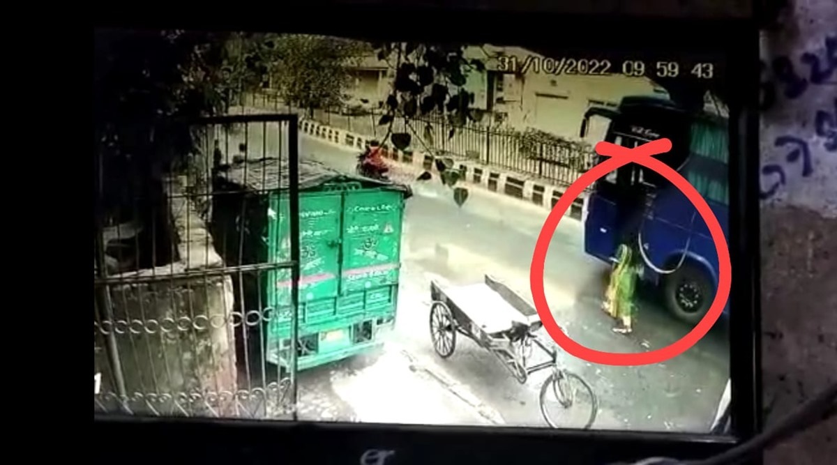 On her way to work, woman run over by bus in Delhi’s Karol Bagh | Delhi ...