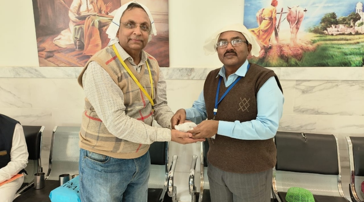 Pak friend meets Ludhiana-based doctor after 29 years at Kartarpur ...