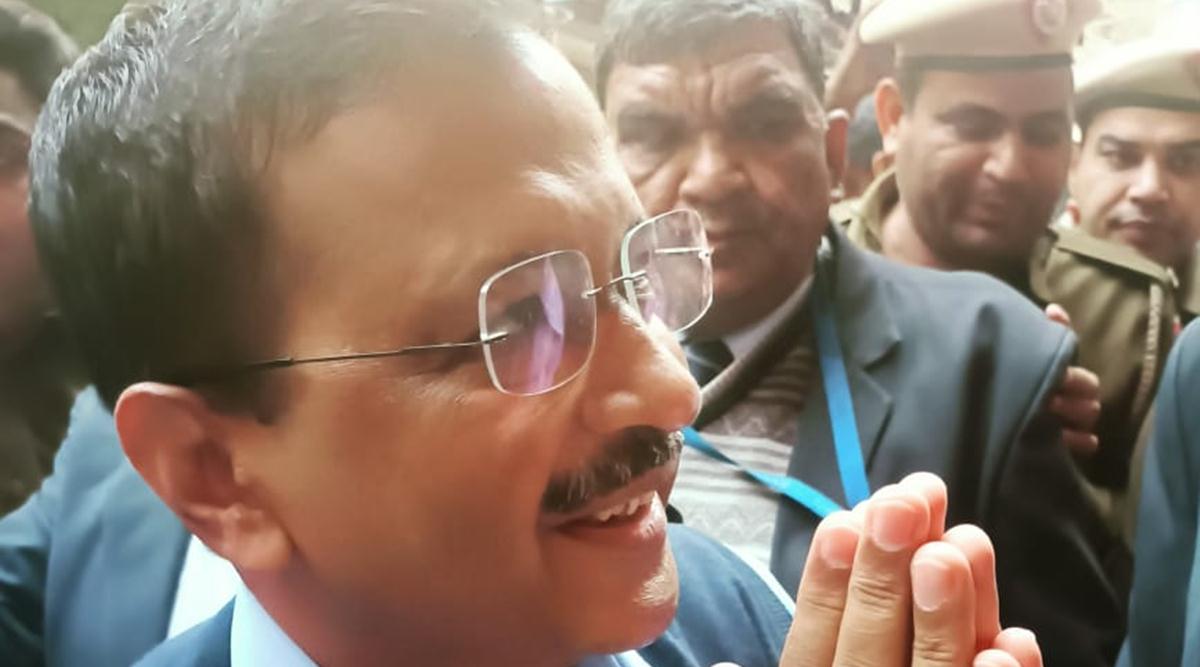 Delhi CM Arvind Kejriwal MCD campaign: Door to door, dil se dil | Delhi ...