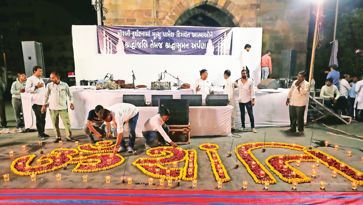 Morbi bridge collapse: CM Bhupendra Patel, citizens pay tributes to135 ...