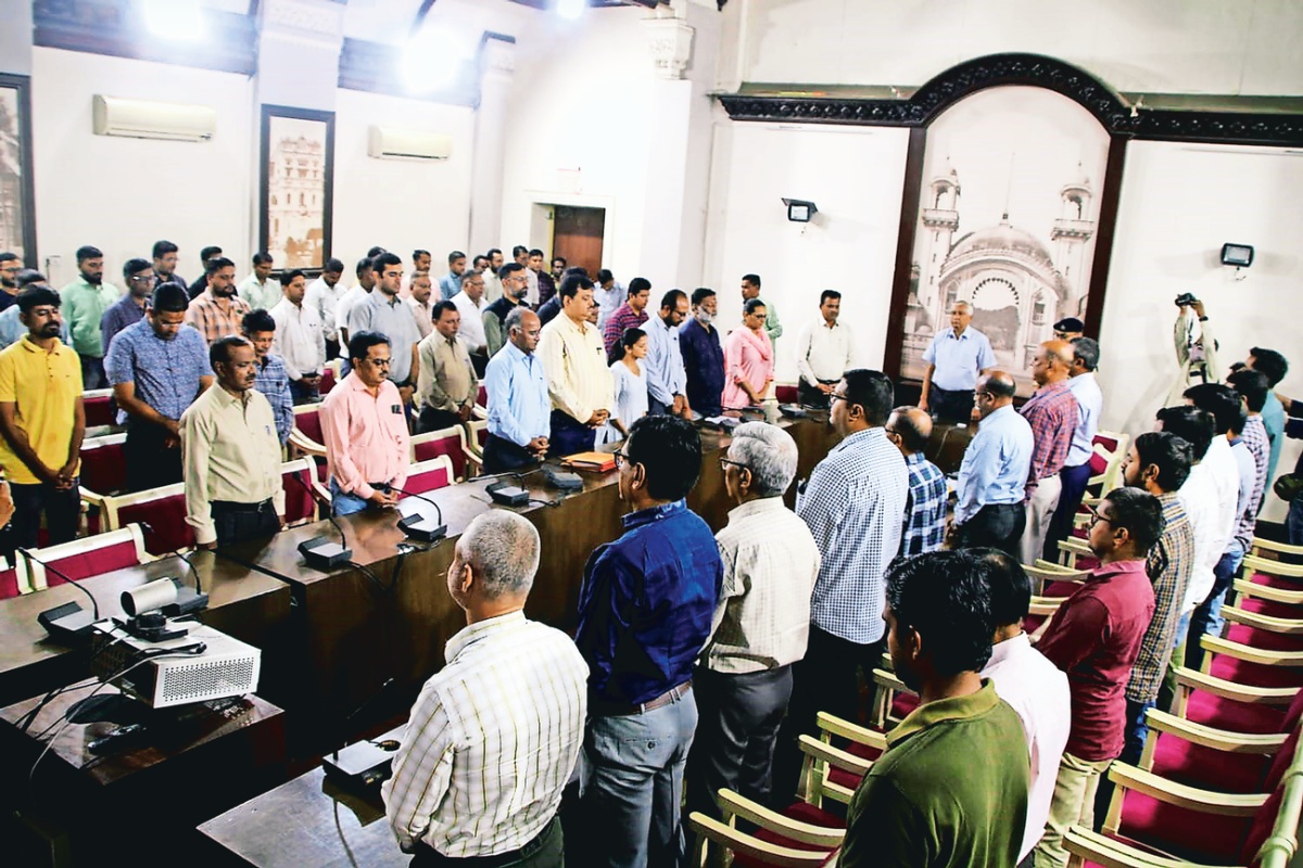 Morbi bridge collapse: CM Bhupendra Patel, citizens pay tributes to135 ...