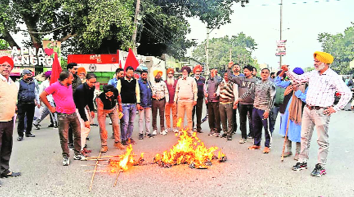 5 teachers booked, transferred for protesting against DEO in Sangrur ...