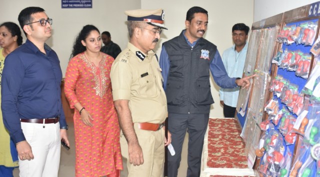 Fake mark sheets of 18 universities sold on WhatsApp, gang arrested in ...