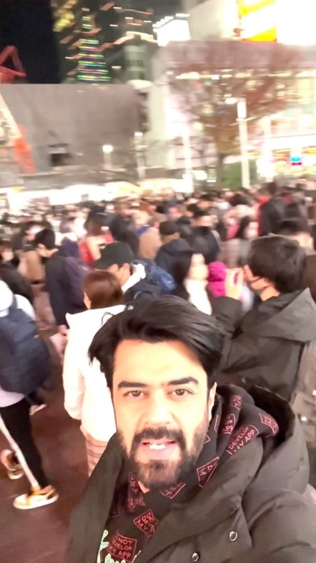 Maniesh Paul explores Tokyo with wife Sanyukta and kids Saisha, Yuvann ...