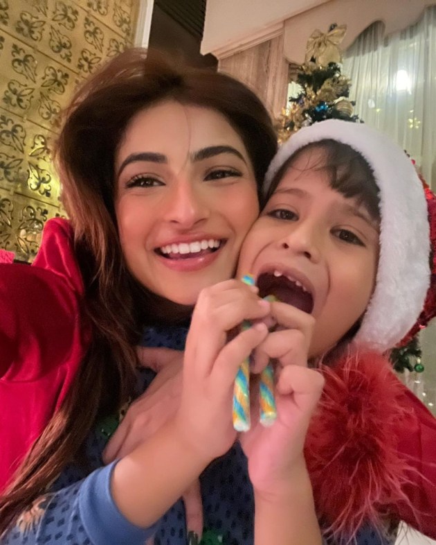 Palak Tiwari’s ‘Christmas mood’ photo dump features mom Shweta Tiwari, brother Reyansh ...