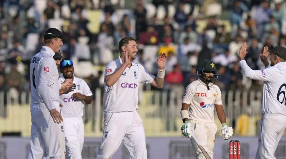 England strike late on day three to keep their hopes alive to snatch ...