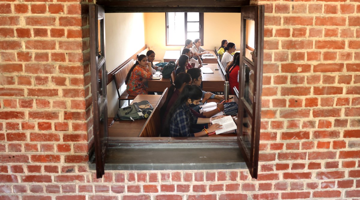 Over 4000 applications received for DU paid internship scheme ...
