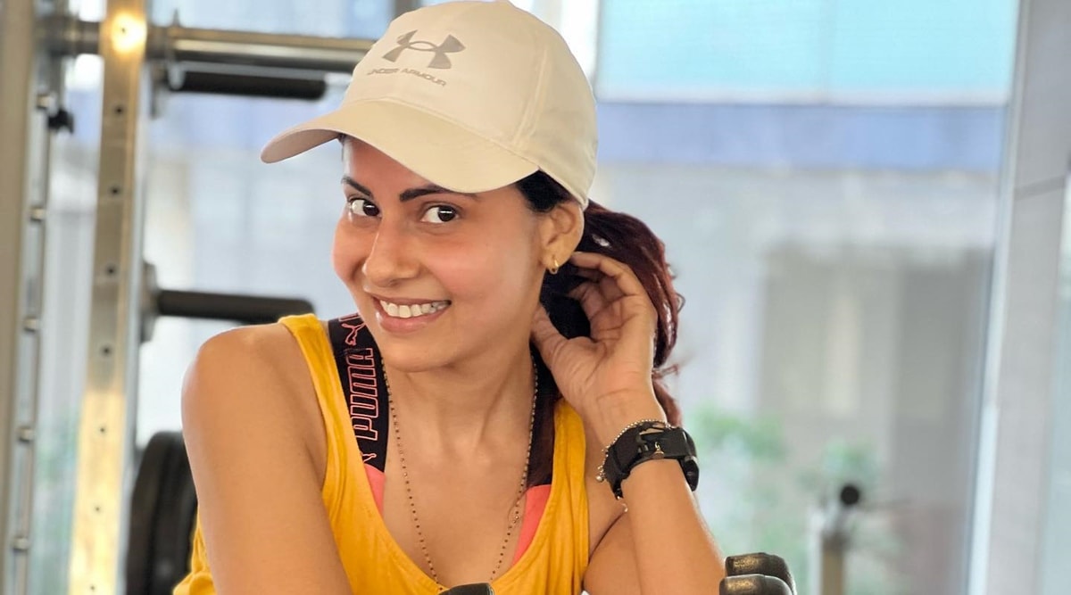 Chhavi Mittal shares easy core strengthening exercises for flat stomach ...