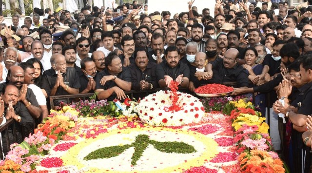 AIADMK observes MGR’s death anniversary | Chennai News - The Indian Express