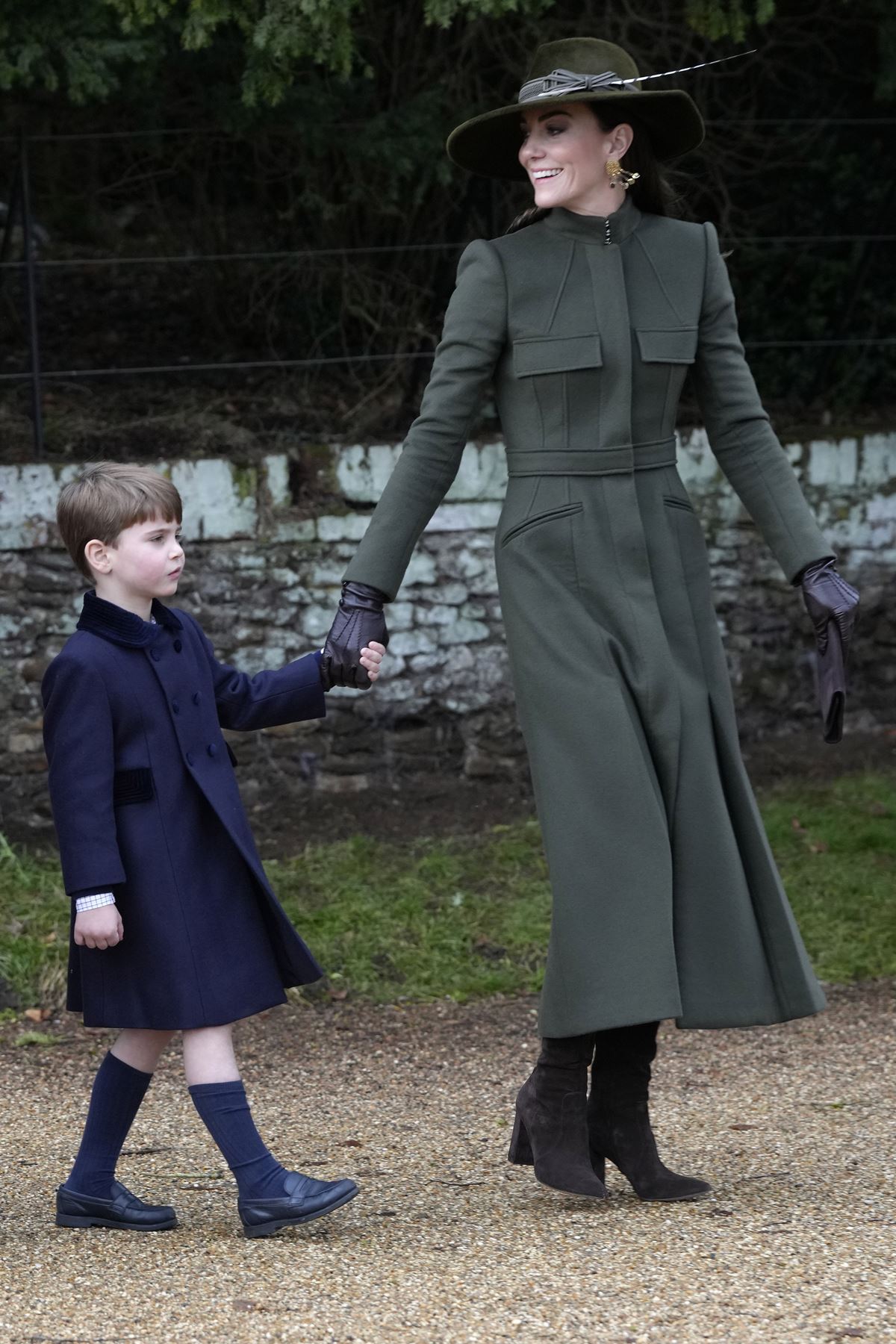 Kate Middleton re-wears green coat dress for Christmas; Queen Consort ...