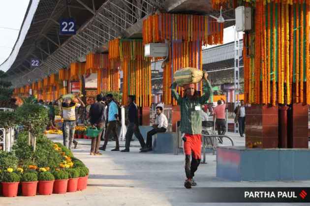 Howrah Station decked up ahead of PM’s visit to flag off Bengal’s first ...