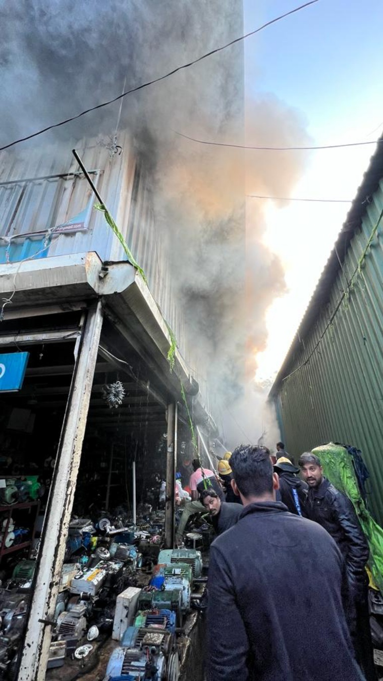 Ten shops gutted in fire at Pune market, no casualties | Pune News ...