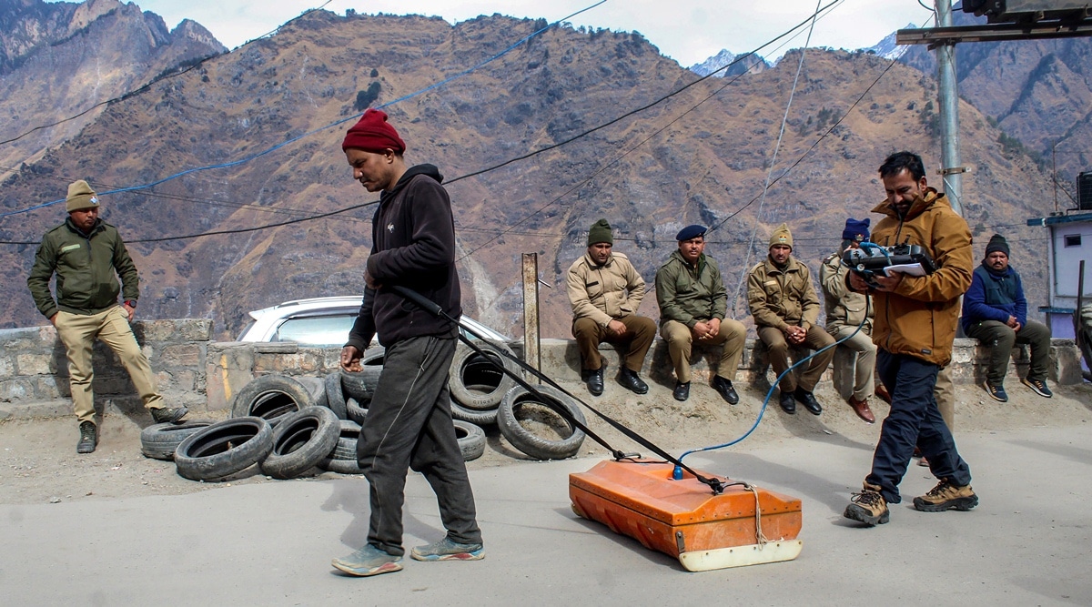 Joshimath land subsidence: Demolition of 15 more buildings starts, Govt ...