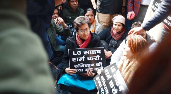 MCD ruckus: AAP legislators, ward councillors stage sit-in near Delhi ... MCD ruckus: AAP legislators, ward councillors stage sit-in near Delhi ...