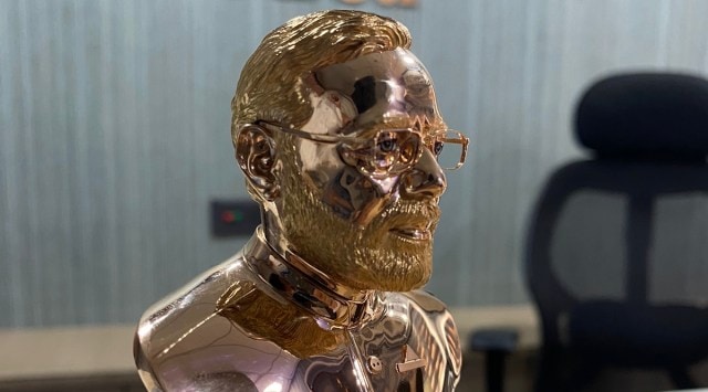 Surat jewellers carves PM Narendra Modi’s bust in ‘156 gram gold ...