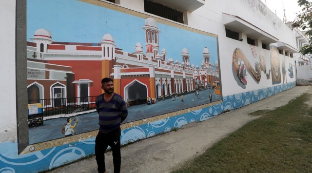 Waiting for bail, 37-yr-old leaves his imprint on jail walls with ...