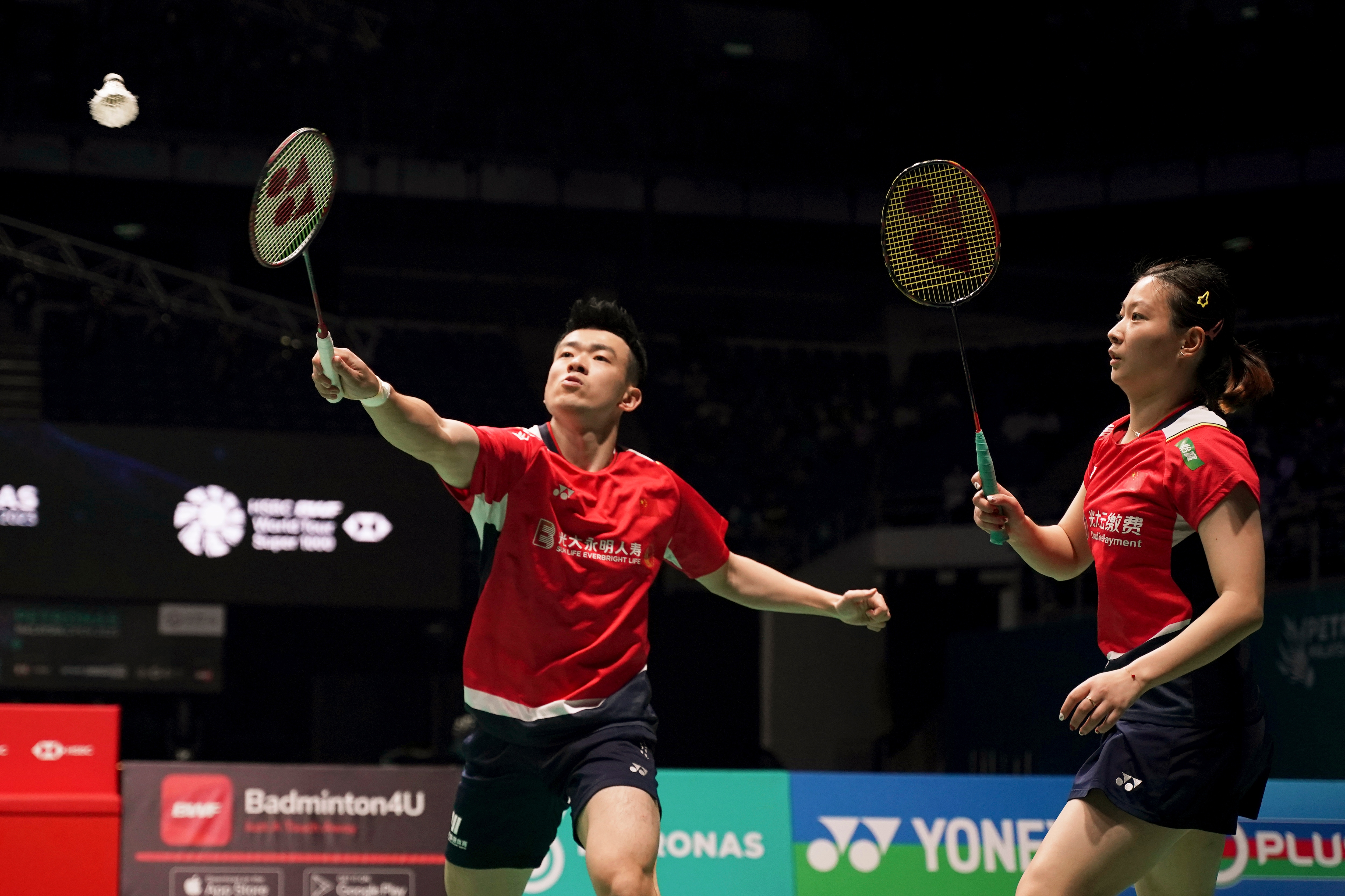 Chinese badminton players making ‘F.R.I.E.N.D.S!’ after learning ...