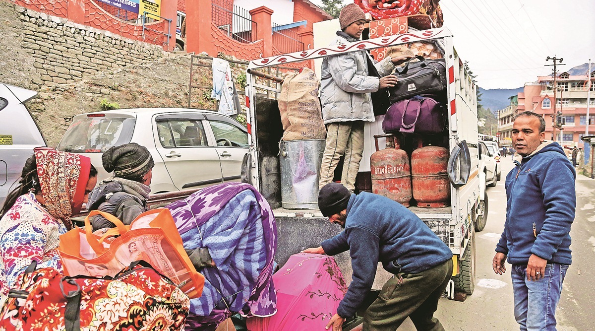 Cracks in Karnaprayag, 82 km from Joshimath, are as wide and scary ...