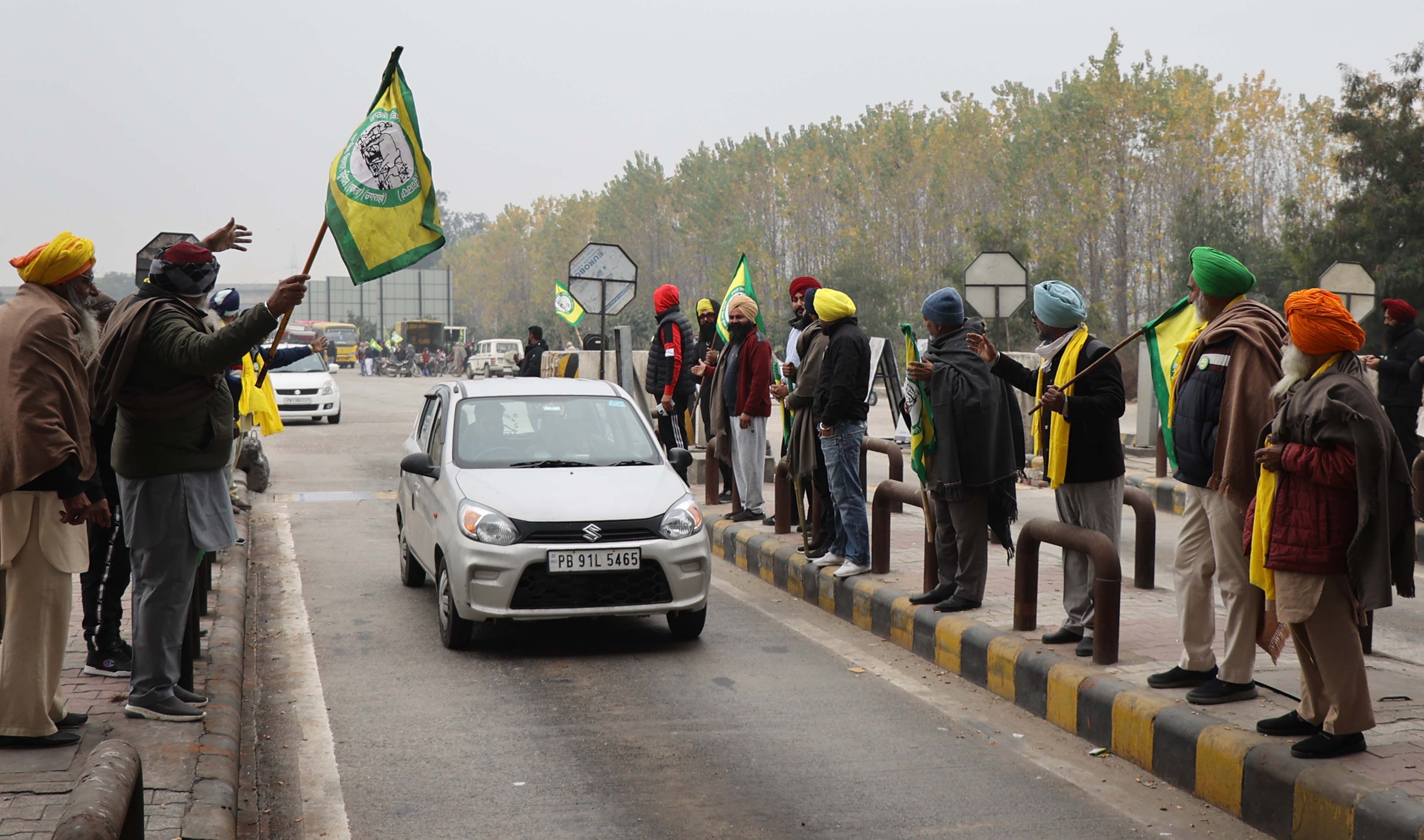 NHAI moves HC to get farm protests lifted from toll plazas, says losing ...