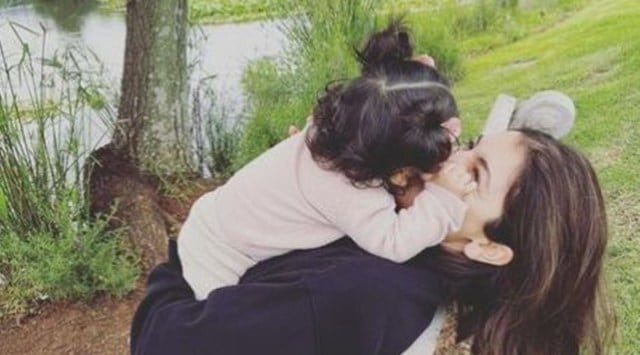 Anushka Sharma and Virat Kohli share adorable pics with daughter Vamika ...