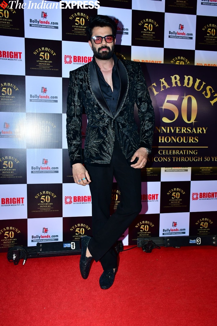 Raveena Tandon pouts in a selfie with Rekha, fans ask ‘Where is Akshay ...