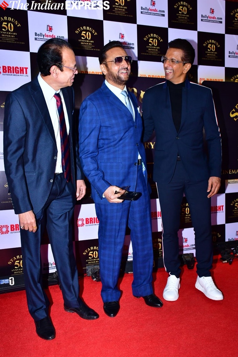 Raveena Tandon pouts in a selfie with Rekha, fans ask ‘Where is Akshay ...