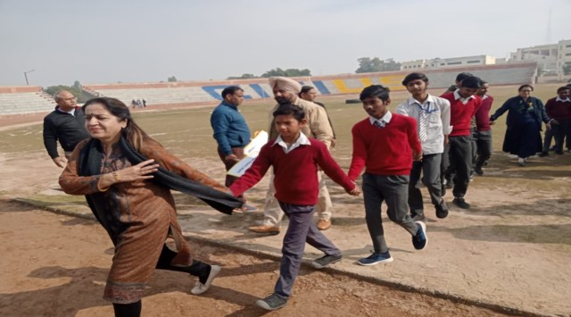 800 students, DC form human chain to create awareness about drug abuse ...