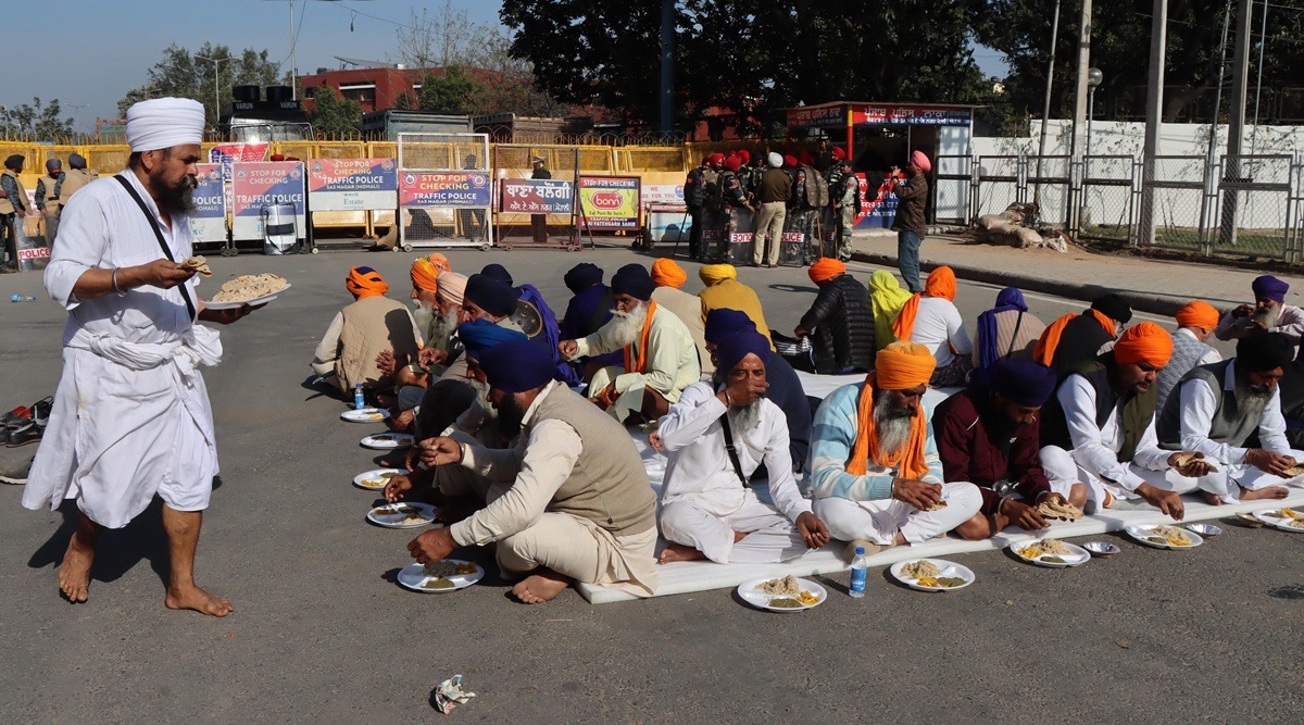 Farmer unions, Nihangs join Quami protest at Chandigarh-Mohali border ...