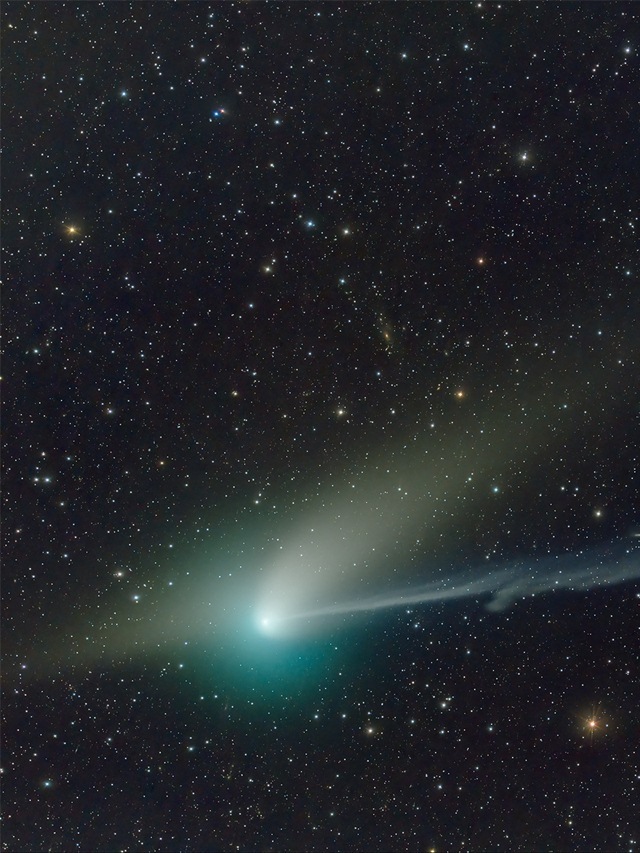 Rare green comet makes its closest approach to Earth in 50,000 years ...