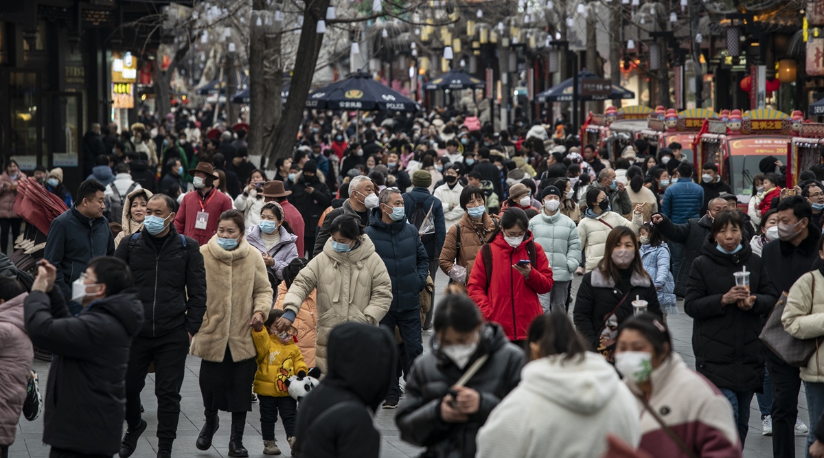 Flowers, fresh fish and movies: China is spending again, cautiously ...