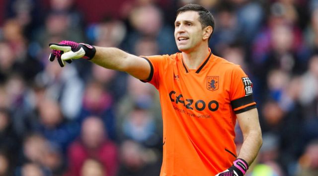 Aston Villa boss Unai emery rebukes keeper Emiliano Martinez for ...